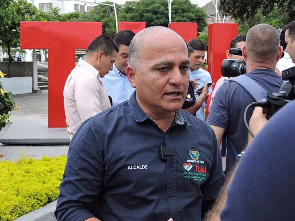 Capturan al exalcalde de Tuluá, Jhon Jairo Gómez, por corrupción y ...