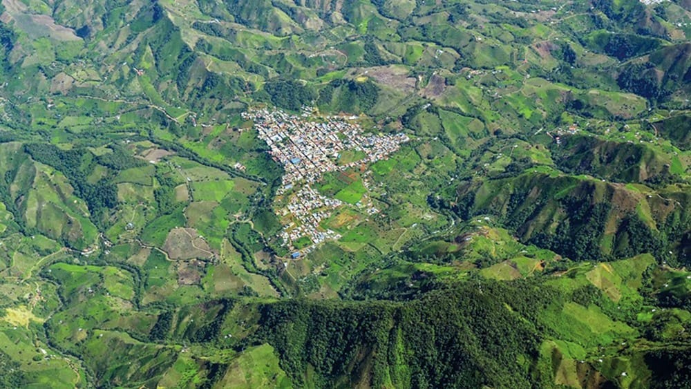 Gobierno Petro iniciará con la pavimentación de la vía Argelia - El ...