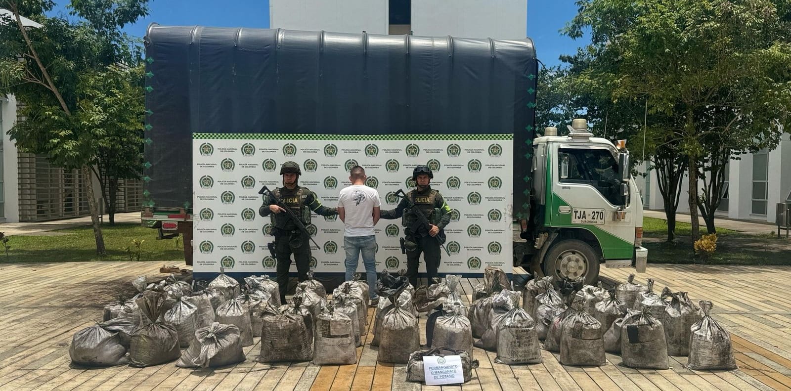Incautan cinco toneladas de insumos para narcotráfico en el Patía, Cauca
