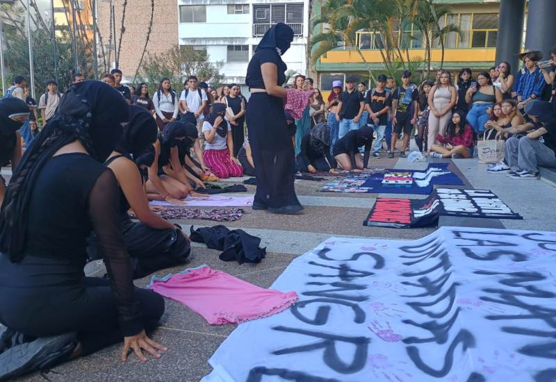 En Ibagué, mujeres exigen justicia por feminicidio de Sharit Ciro